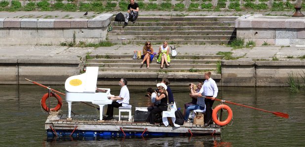 Floating pianist surprises riverbank sunbathers - Classic FM